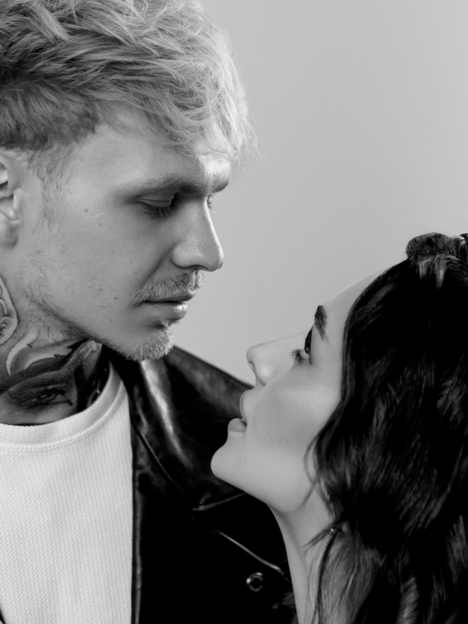 Пристрастна прем'єра: Анна Трінчер та DEMCHUK випустили спільну музичну ...