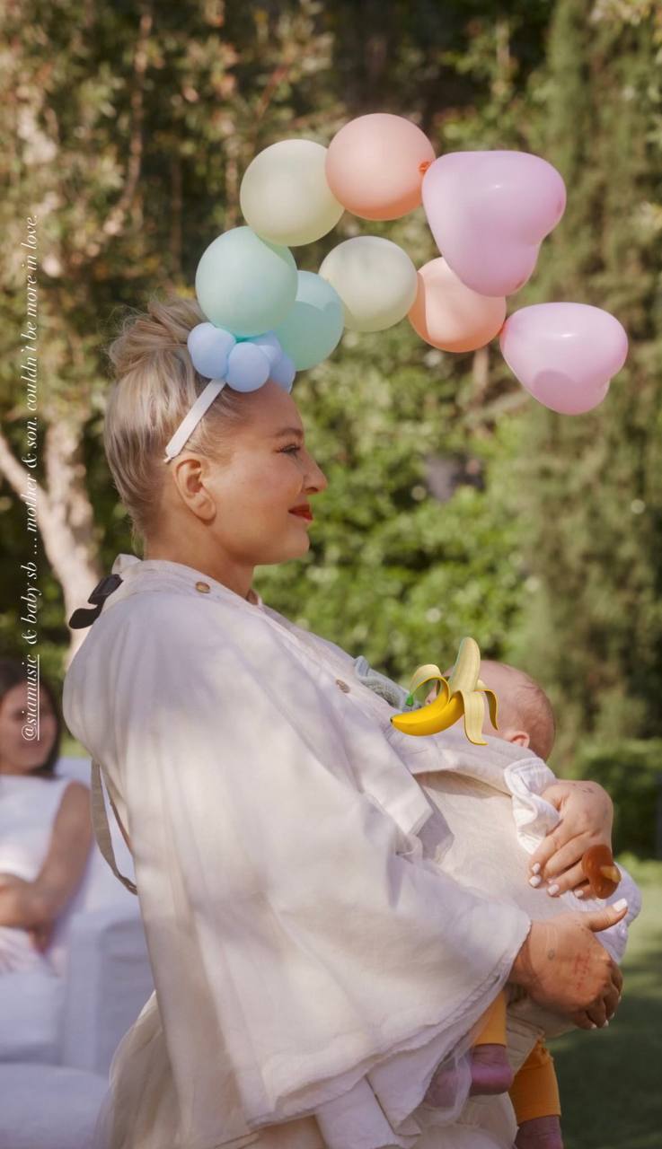 48-річна співачка Sia вперше стала мамою (фото) - Life - StopCor