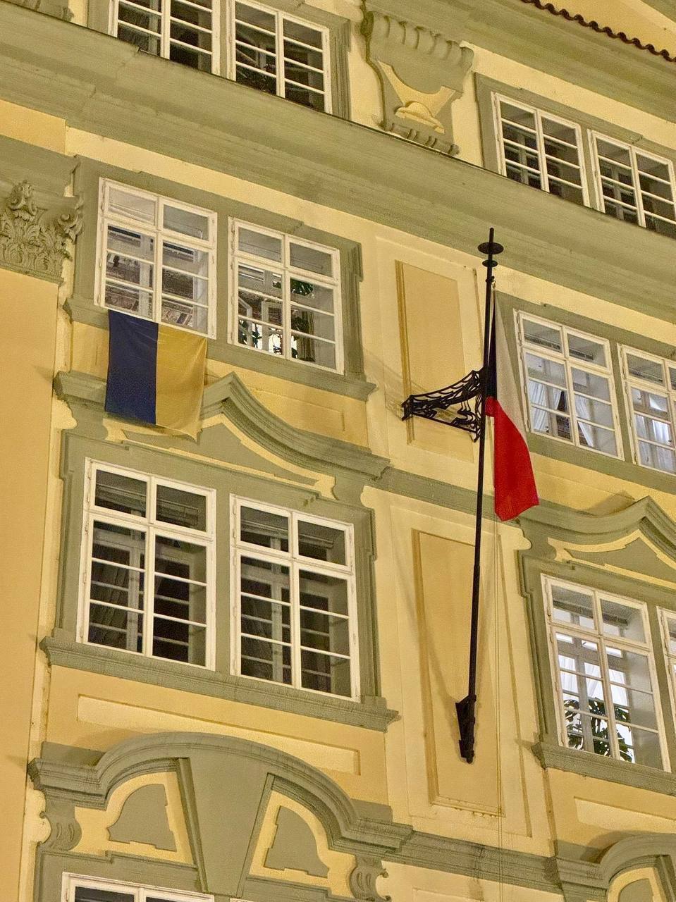 Первым решением чешского спикера Окамуры стало снятие украинского флага с парламента