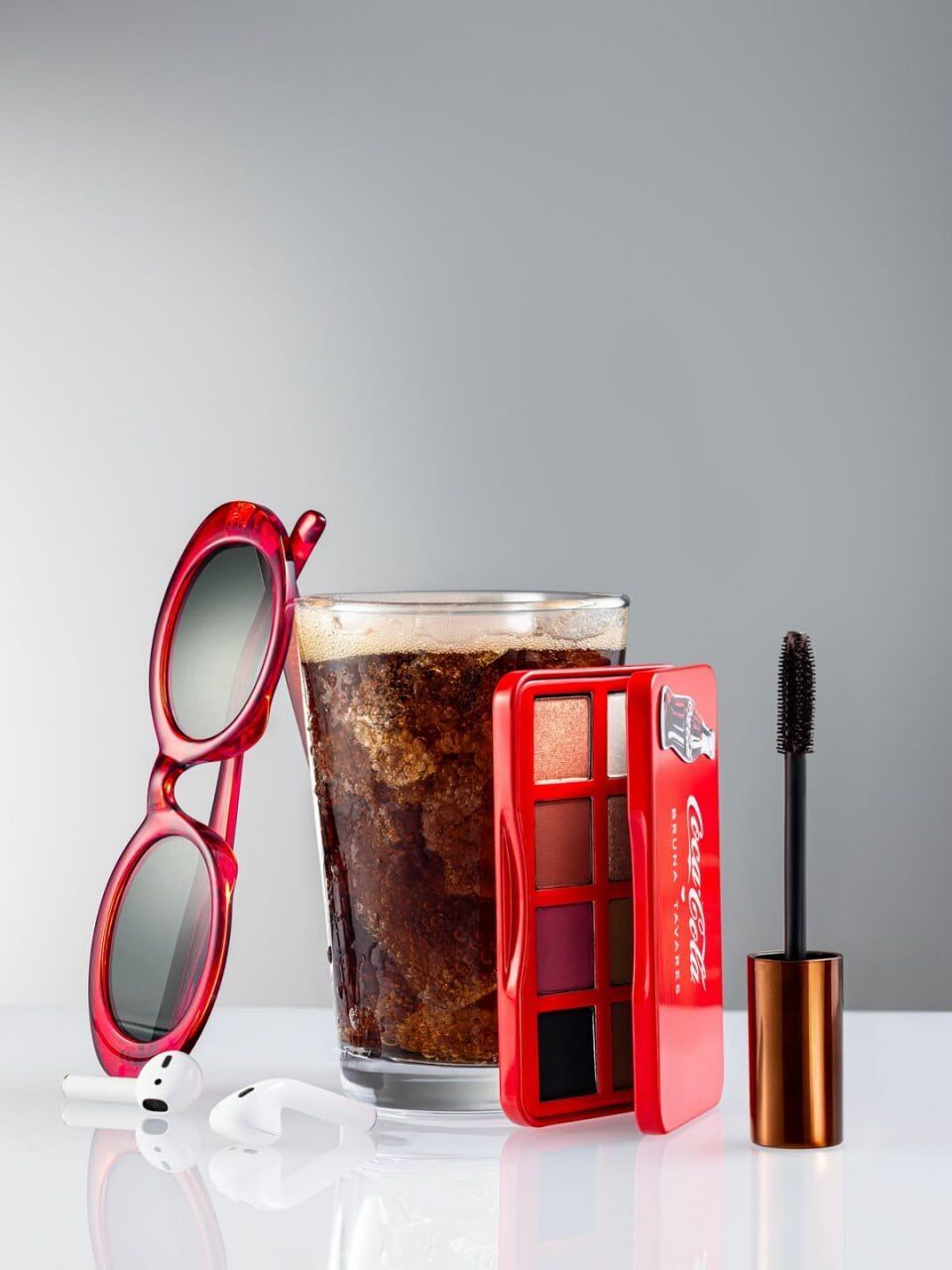 Coca-Cola выпустила собственную линию косметики вместе с брендом Bruna ...