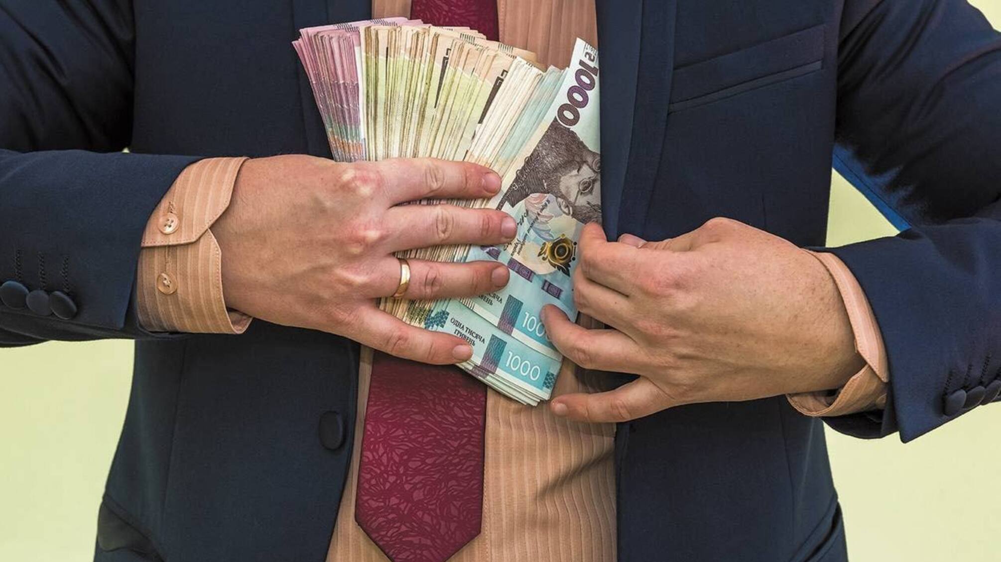 Кабмін уточнив порядок преміювання: враховуються індивідуальні результати та фонд оплати праці